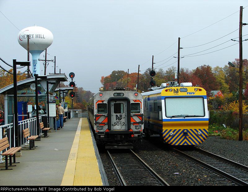 NJT Comet IV 5012 and TGIV